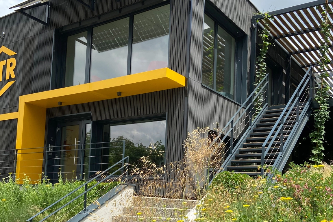 Energy-positive headquarters KTR France